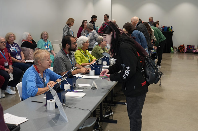 21 leaders urge Johnson County to reinstate early voting sites