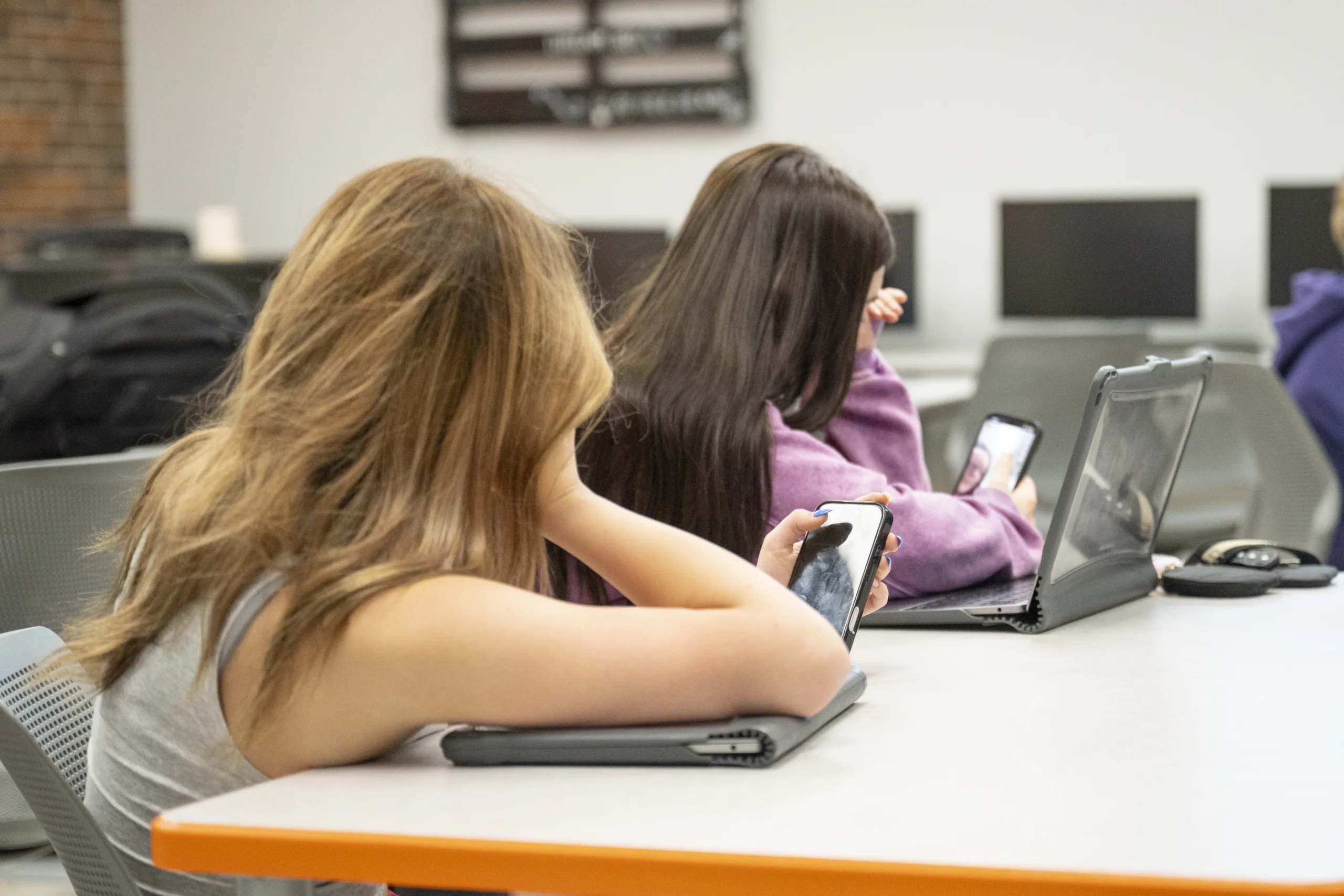 SMSD's plan to ban cell phones relies on students storing them