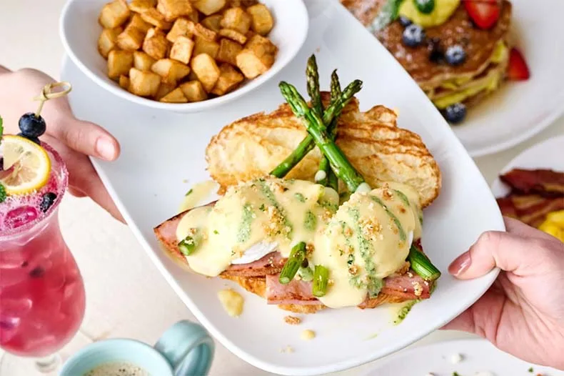 Breakfast eatery Another Broken Egg Cafe closes in Overland Park