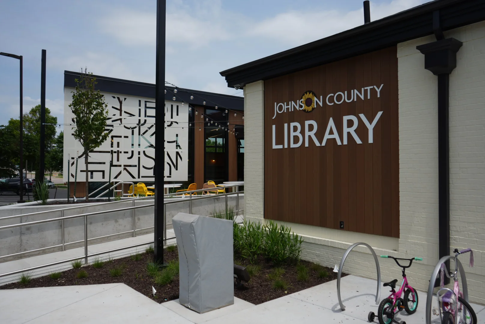 Spring Hill Library branch reopens with new children's wing